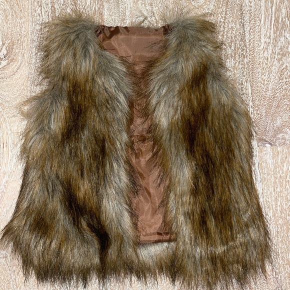 Old Navy | Shirts & Tops | Girls Faux Fur Vest | Poshmark